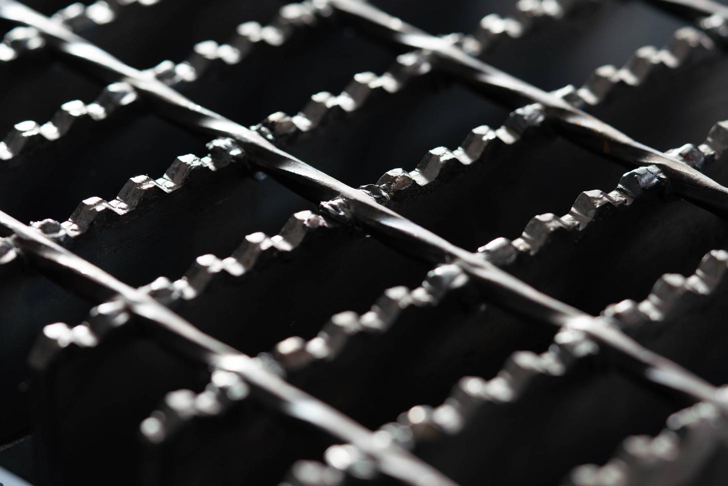 Serrated Steel Grating | Emmegi Grigliati Spa